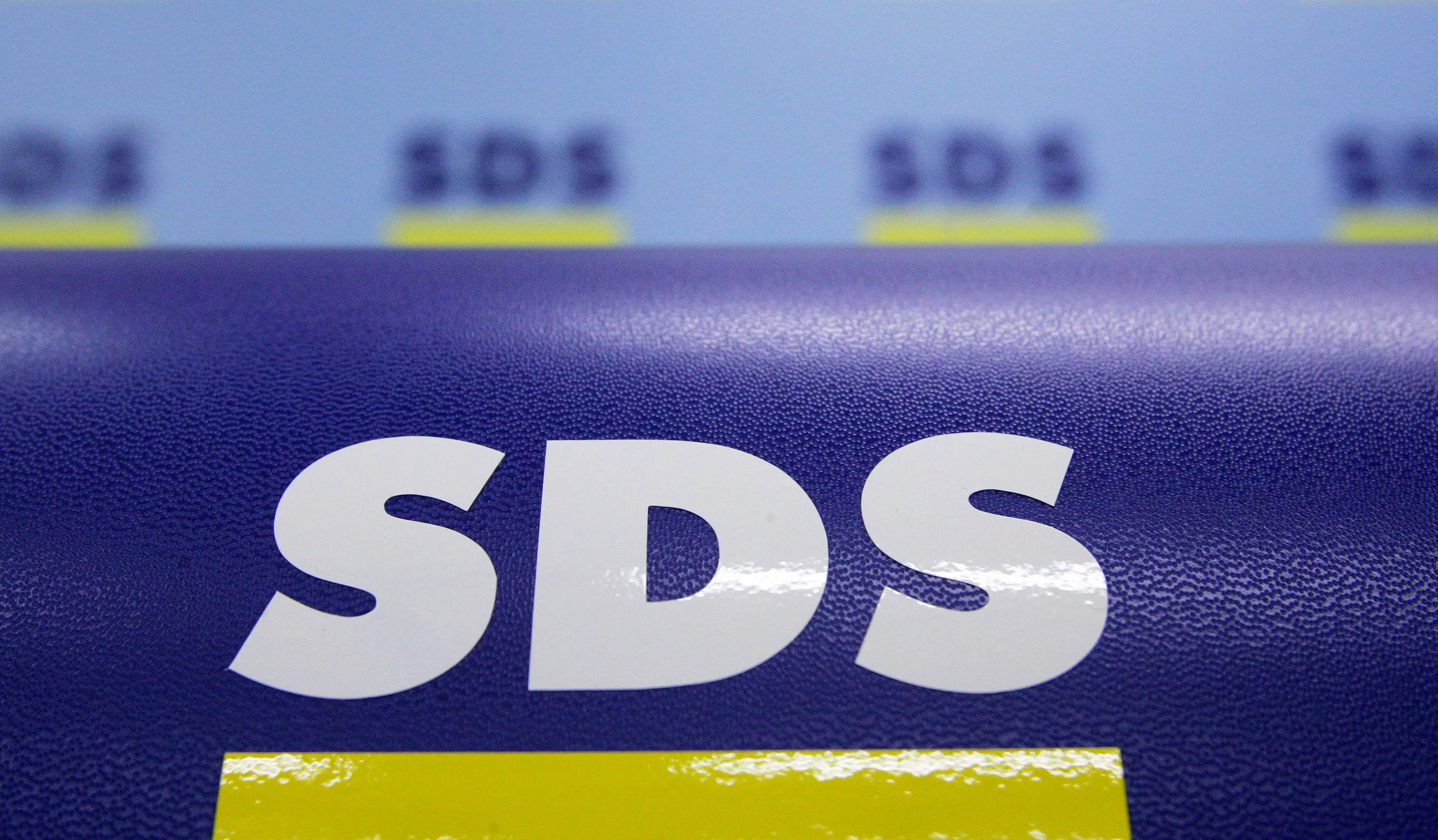 Javnomnenjska anketa: SD diha za vrat SDS, a vprašanje, koliko časa bo ...
