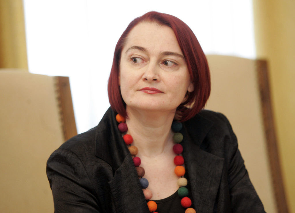 Za Marjetico Mahne, ki je šele postala direktorica Slovenske filharmonije, že imajo zamenjavo ...