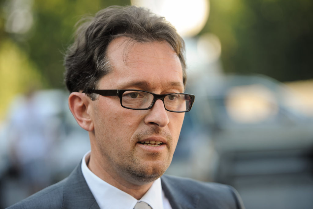 Medtem ko se desnica povezuje, portal Domovina pričenja z obujanjem ...