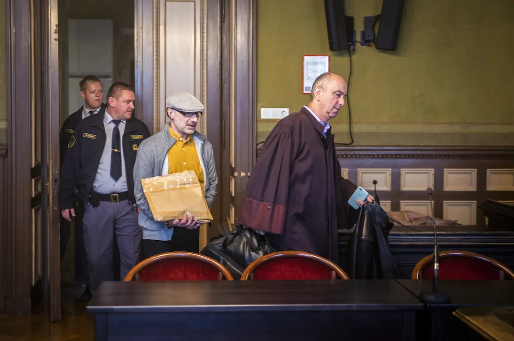 Ali obsojeni dr. Michel Stephan piše znanstvene članke iz pripora ...