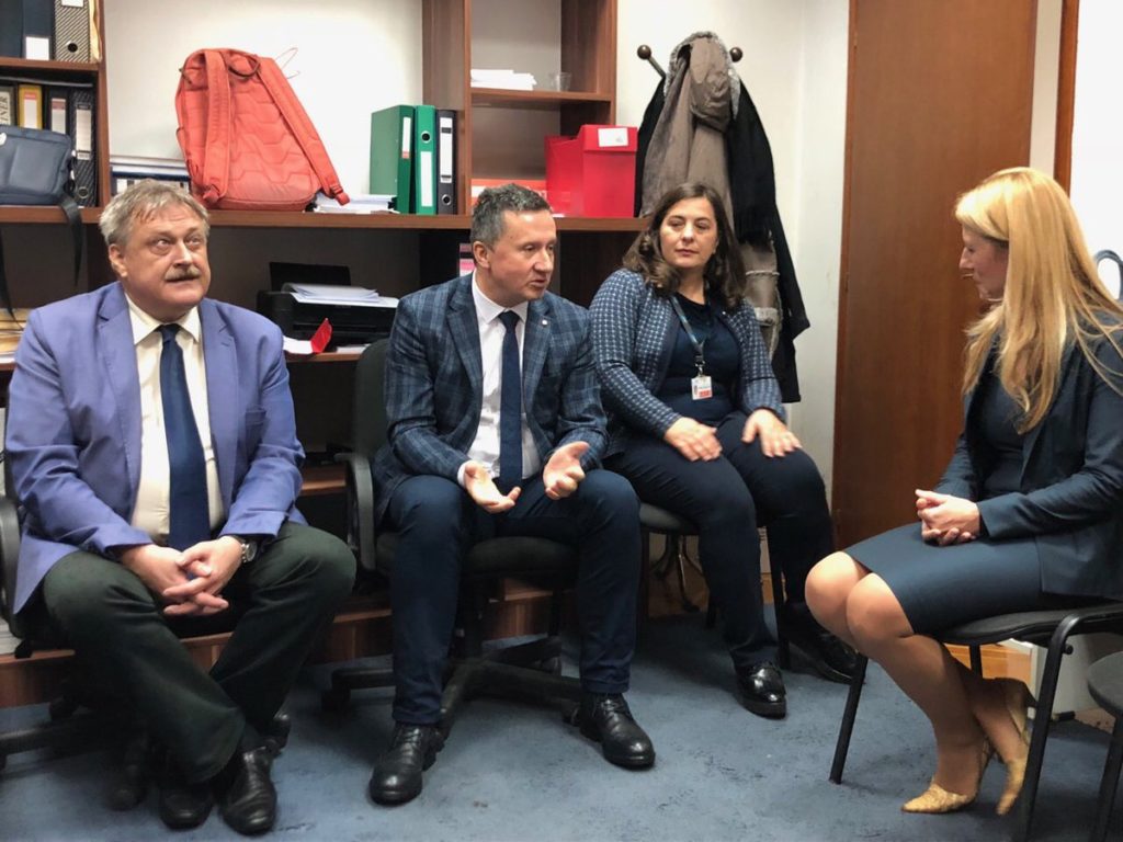 Diplomatski fiasko: Slovenski veleposlanik Močnik odkorakal s seje ...