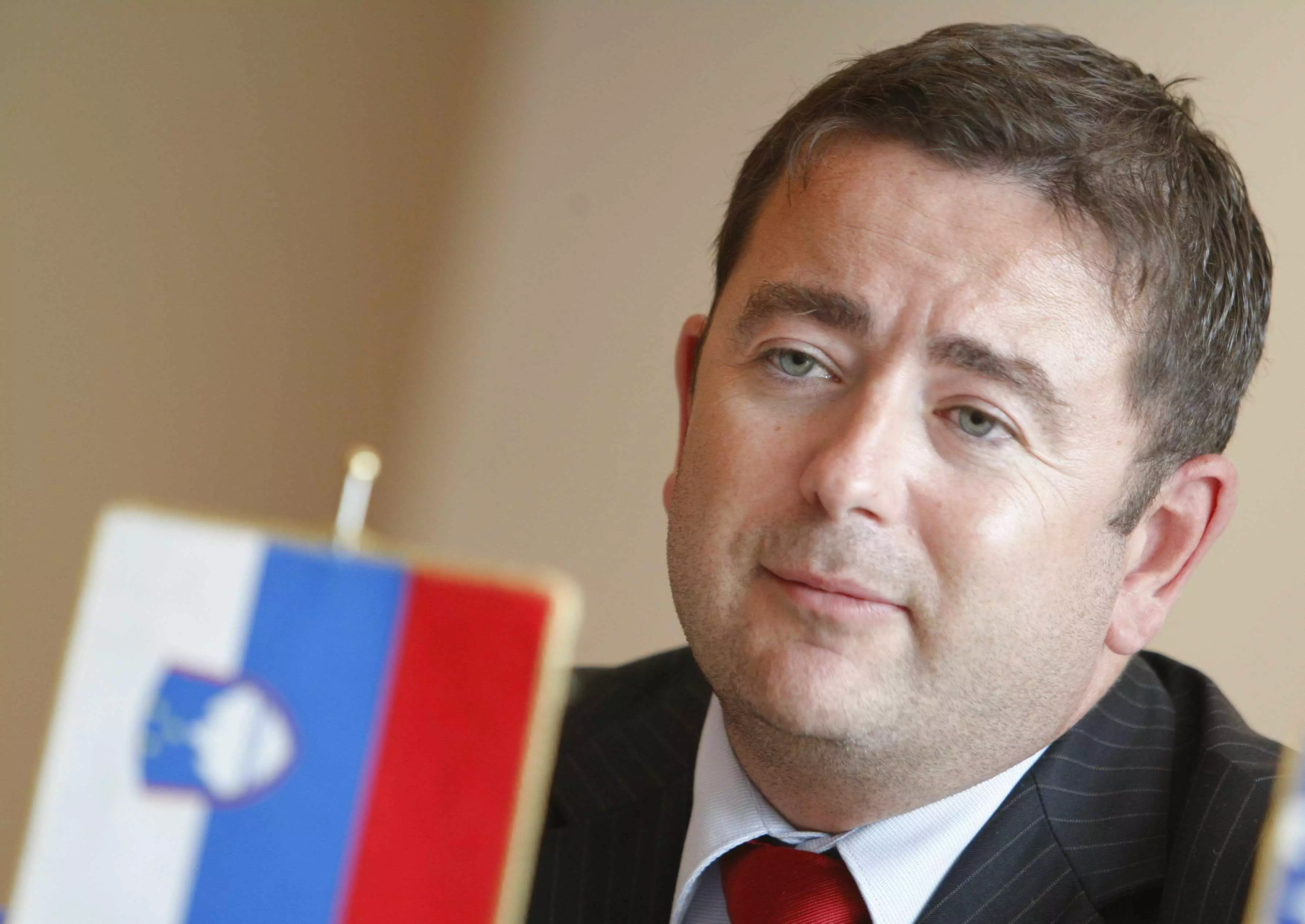 Strokovnjak za mednarodno pravo dr. Miha Pogačnik: “Slovenija je za ...