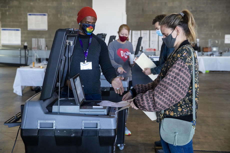 Washington DC residents cast their ballots for the 2020 presidential ...