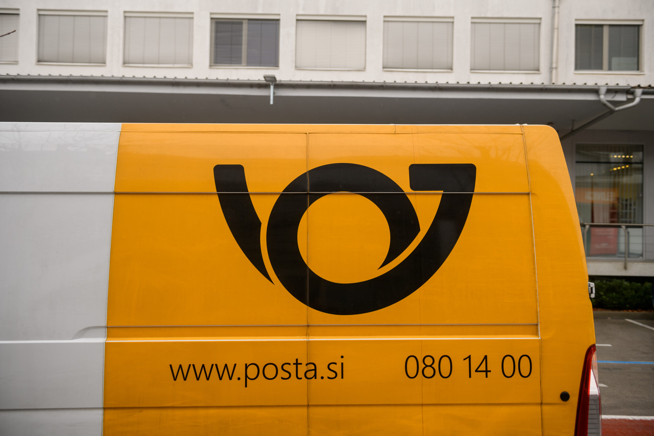 Ljubljana.Dostavna sluzba, Posta Slovenije. | Nova24TV