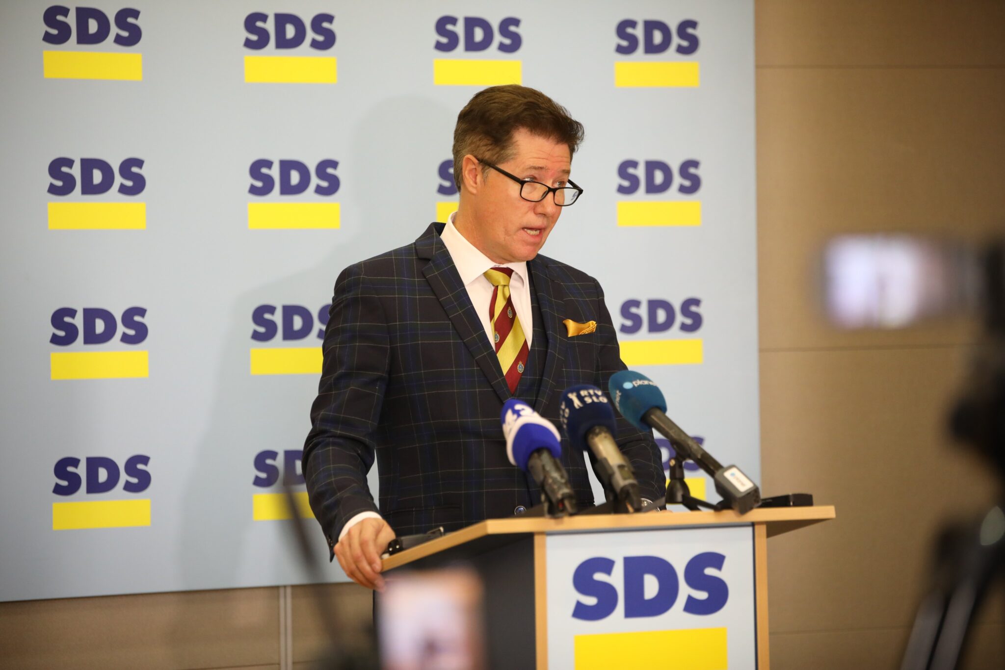 Breznik: Vlada naj ukrepa in se pritoži glede vmešavanja Vere Jourove ...