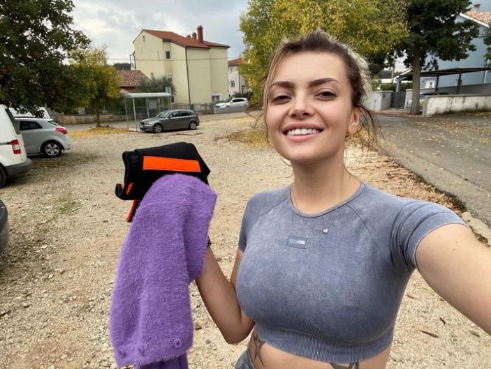 Poglejte, kaj je razkrila hrvaška influencerka Ella Dvornik Pearce ob ...