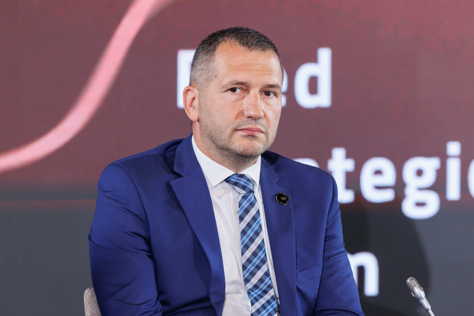 Ministrica Bobnarjeva napovedala odstop, selila naj bi se k Pirc ...