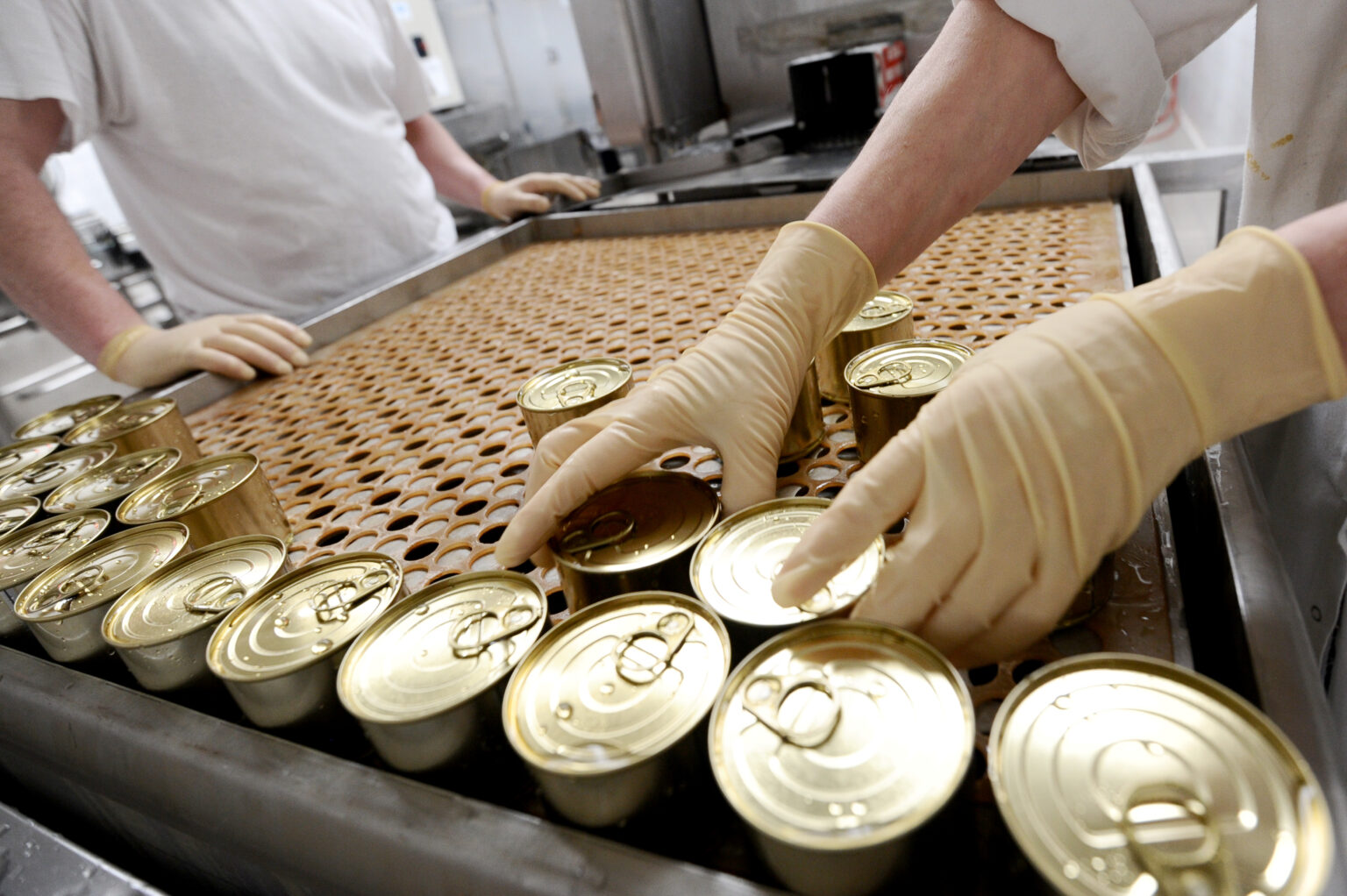 Hudi očitki glede podjetja ETA Kamnik, katerega ustanovitelj je krovni ...