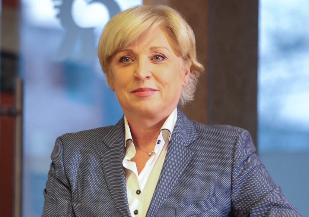 Romana Tomc: “Velike države so v času kriz najprej poskrbele za zase in ...