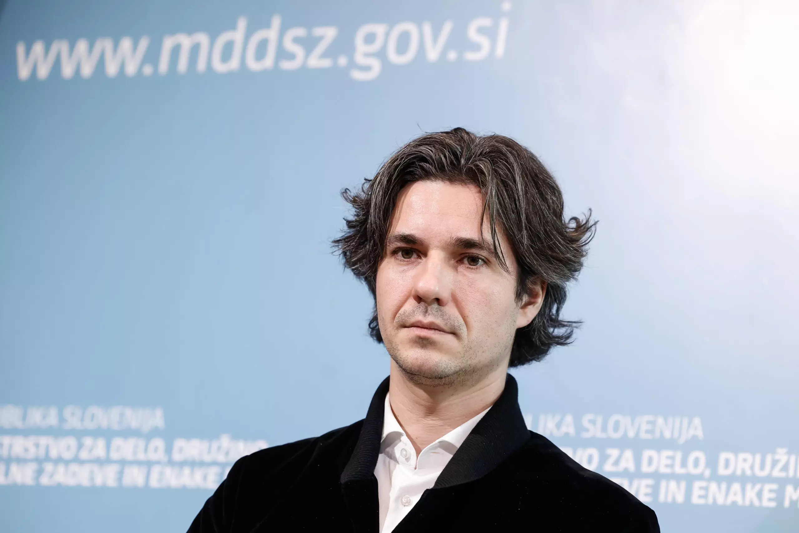 Vlada z našim denarjem rešuje problem, ki ga je ustvarila sama | Nova24TV