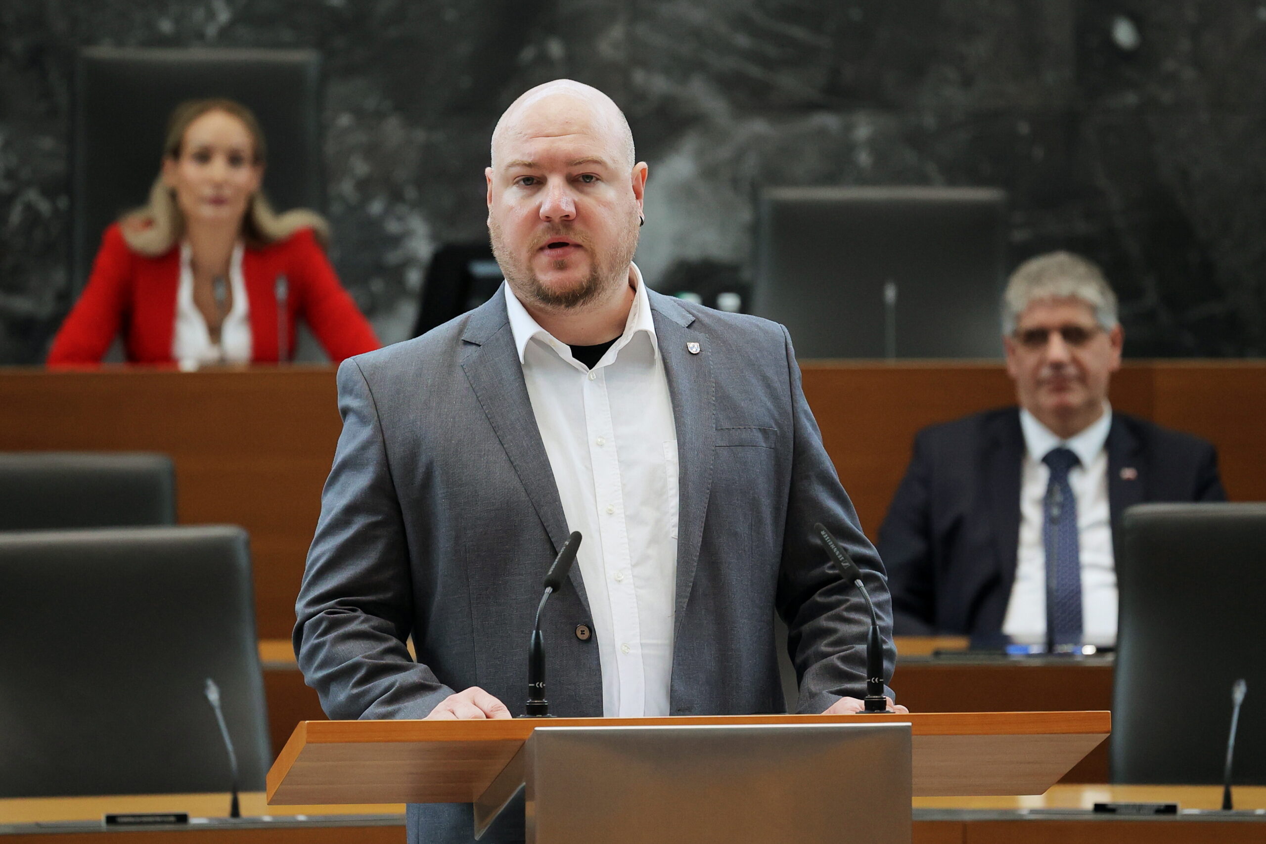 Golobov predsednik preiskovalne komisije Lamut je tajni podatek razkril Sovi | Nova24TV