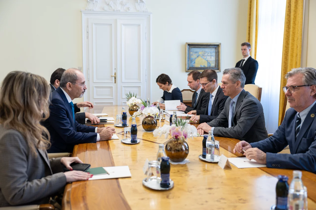 Vlada se bo očitno srečevala le še z arabskimi despoti | Nova24TV