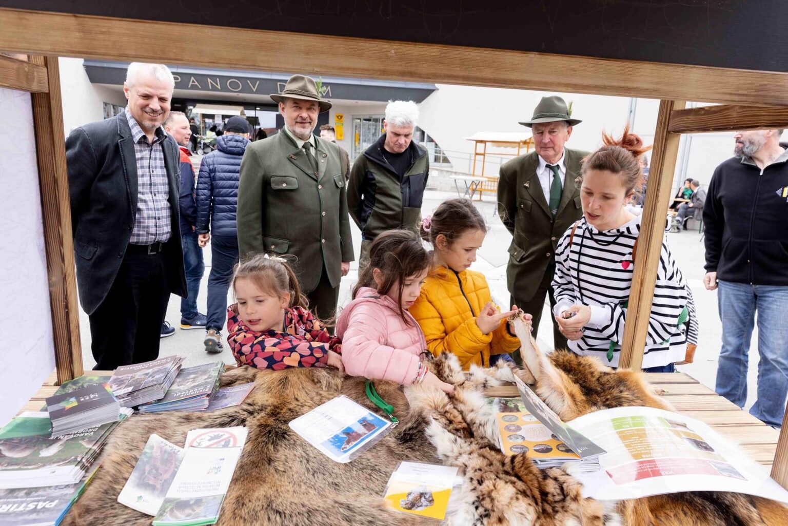 [Foto] V Pivki so se predstavili slovenski lovci | Nova24TV
