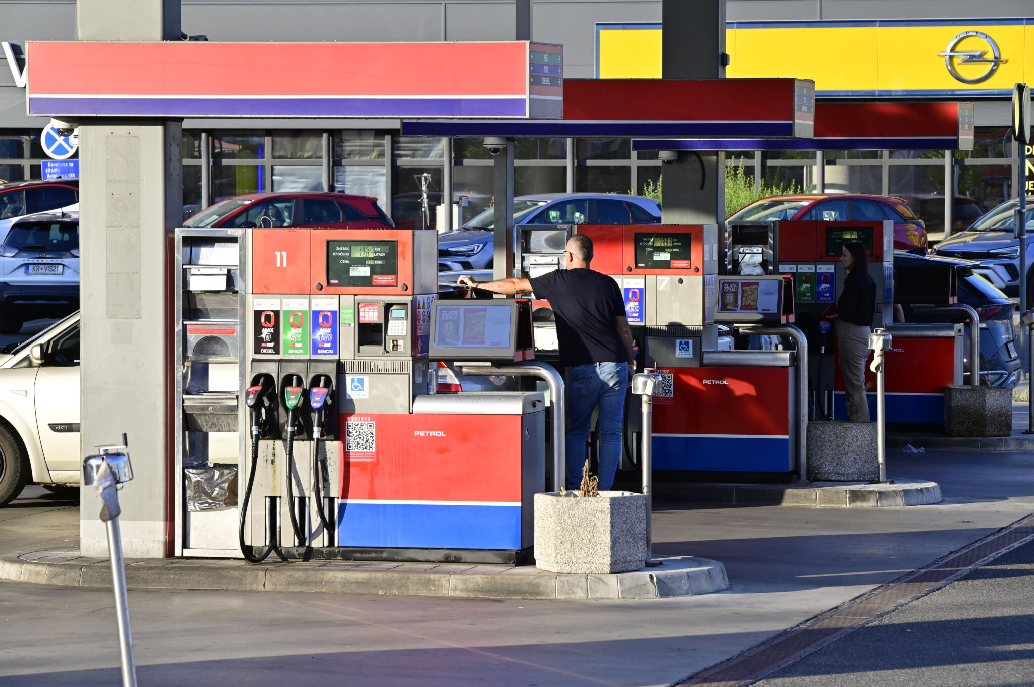 Primerjava cen goriv med Slovenijo in Hrvaško | Nova24TV