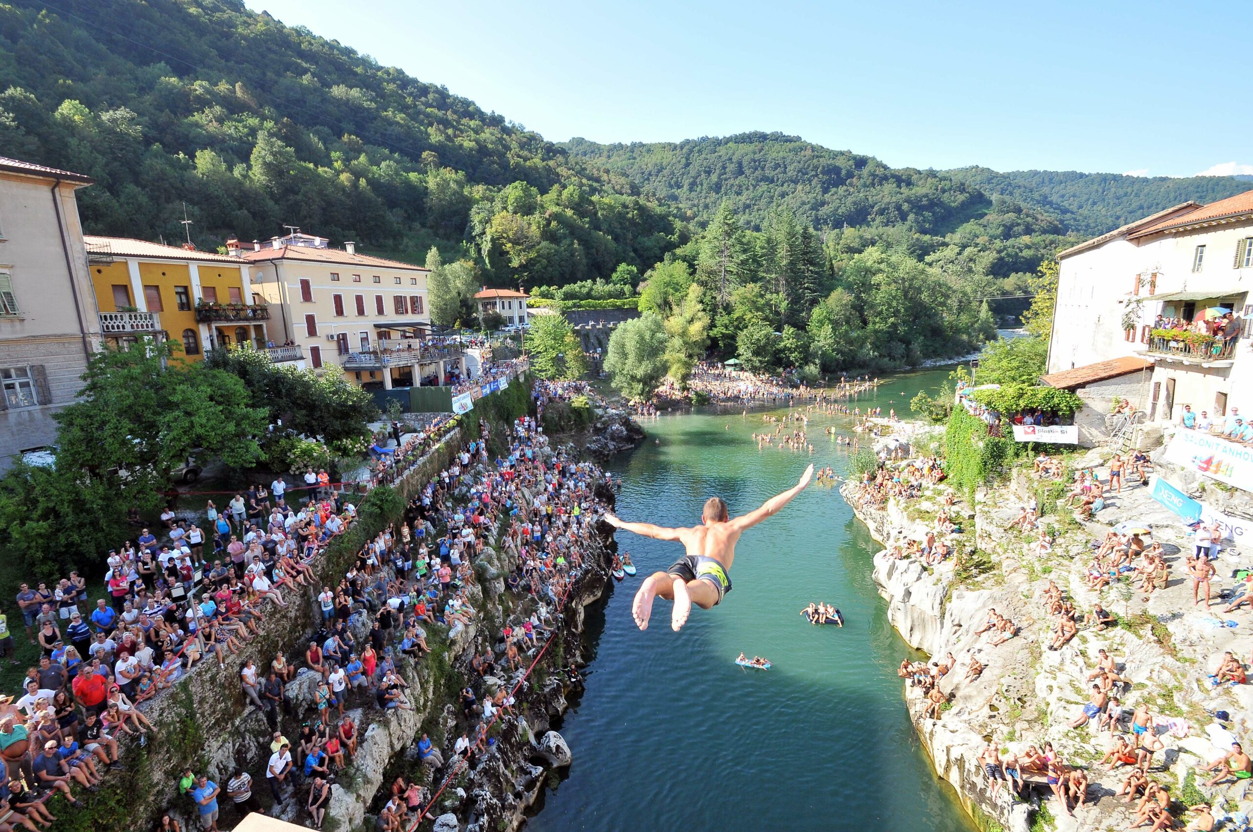 V Kanalu ob Soči boste lahko opazovali drzne skoke v vodo | Nova24TV