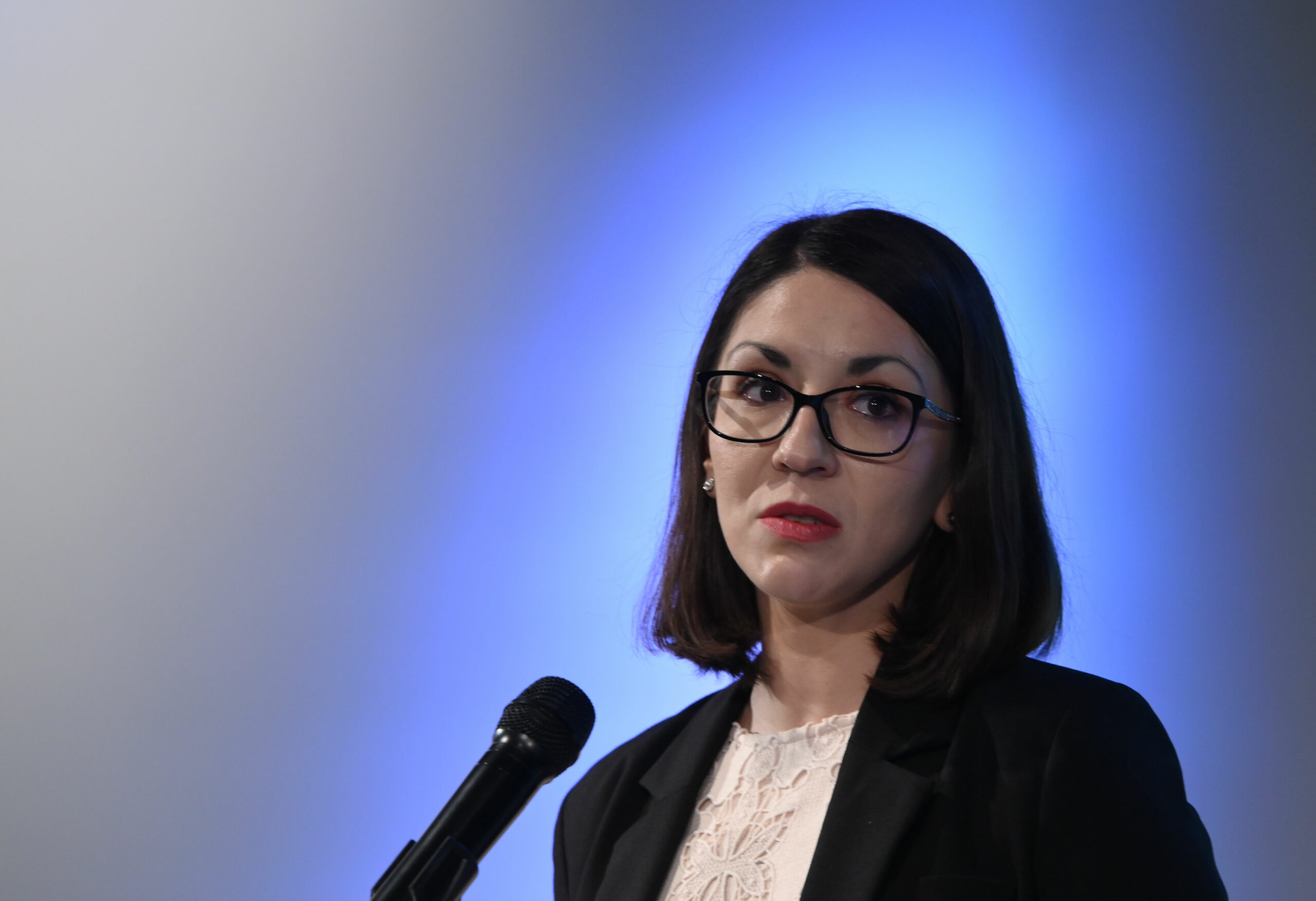 Je Stojmenova Duh organizirala usklajeno akcijo, da bi opravičila nesmotrn nakup računalnikov ...