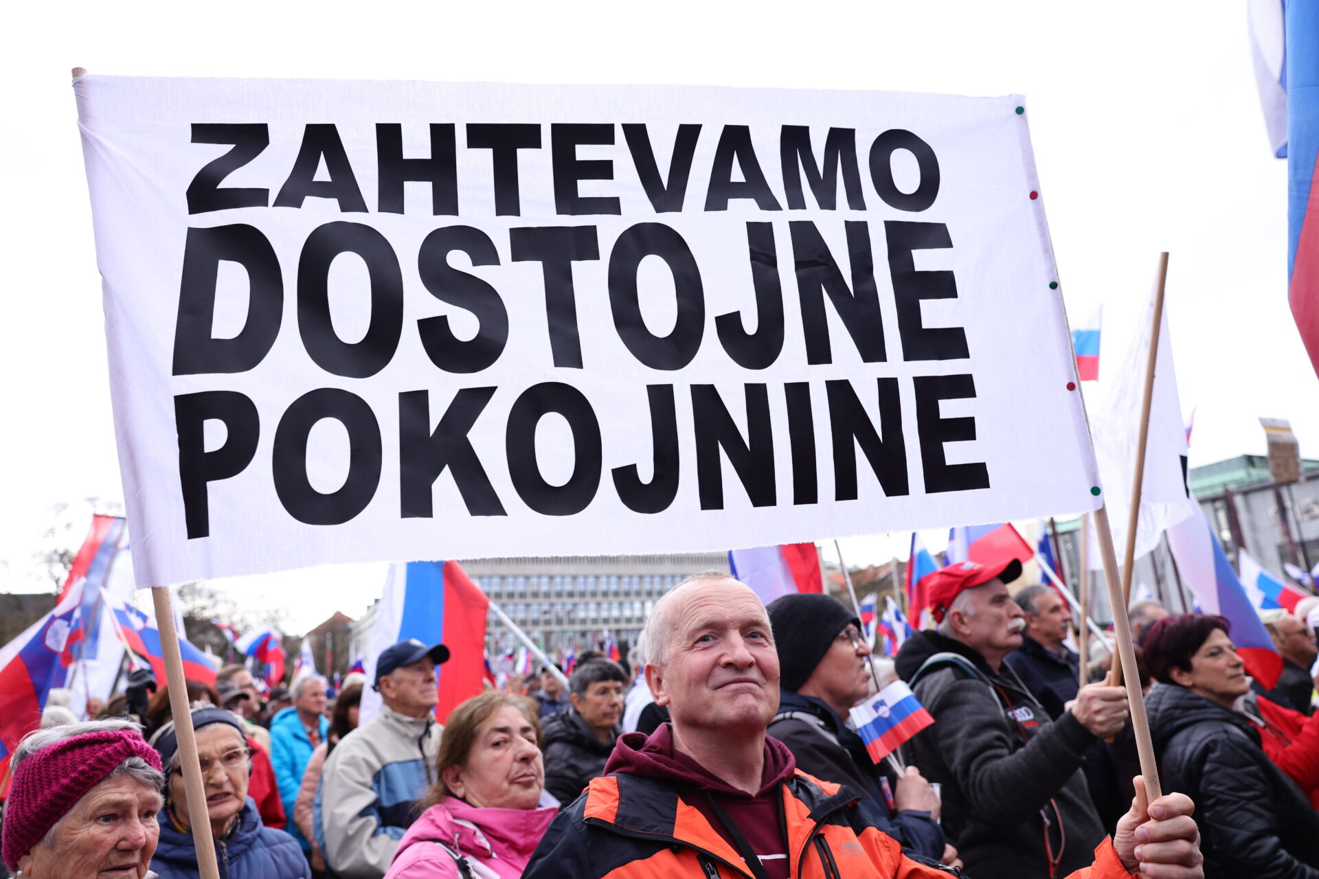 Primerjava pokojnin pri nas in v Avstriji – Rupar septembra napoveduje ...