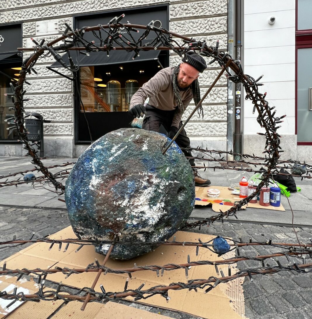 Ideja za ljubljanske praznične “vesoljne spermije” stane več kot letna ...