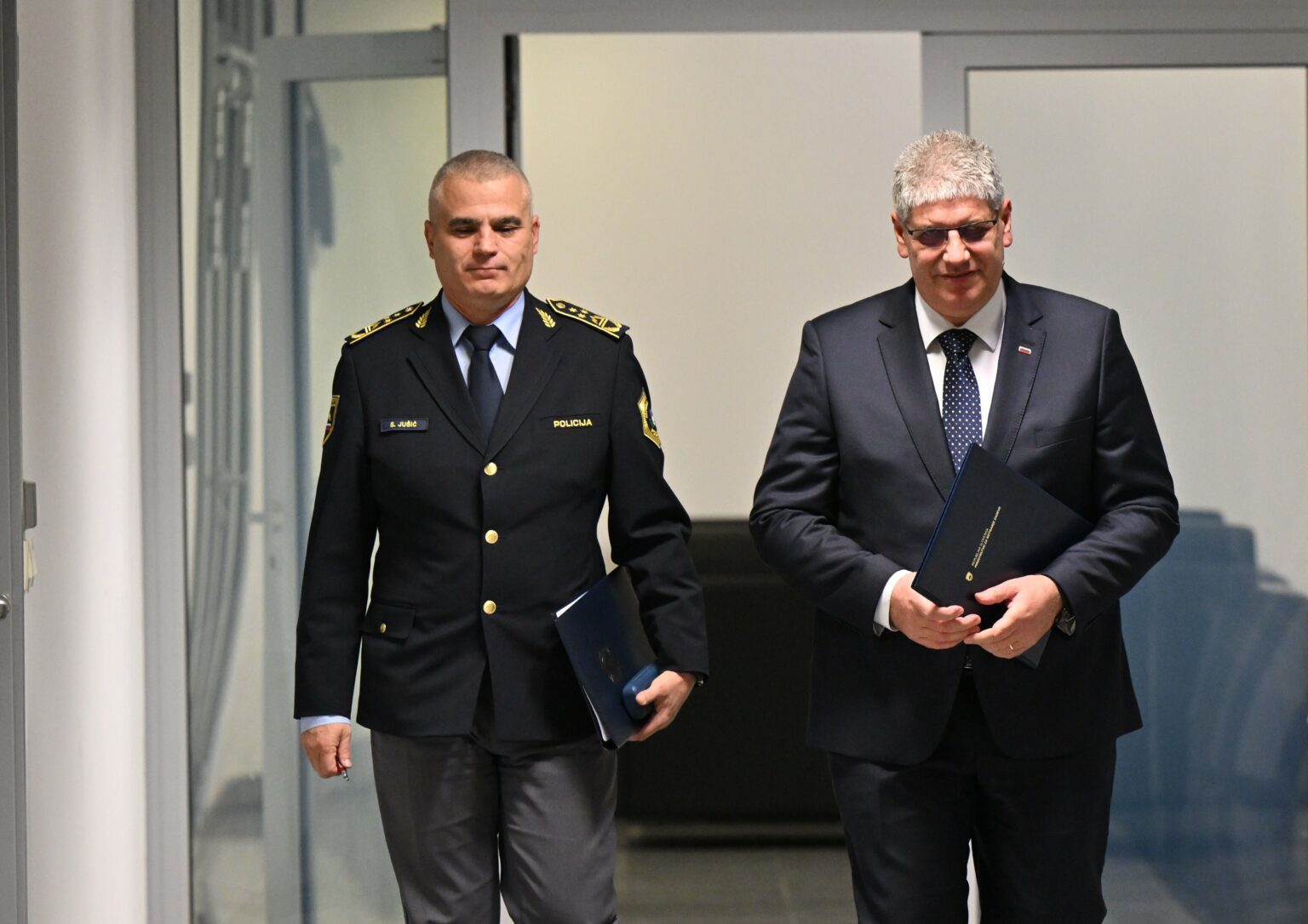 Poročilo o delu Centra za varovanje in zaščito ter poskus ...