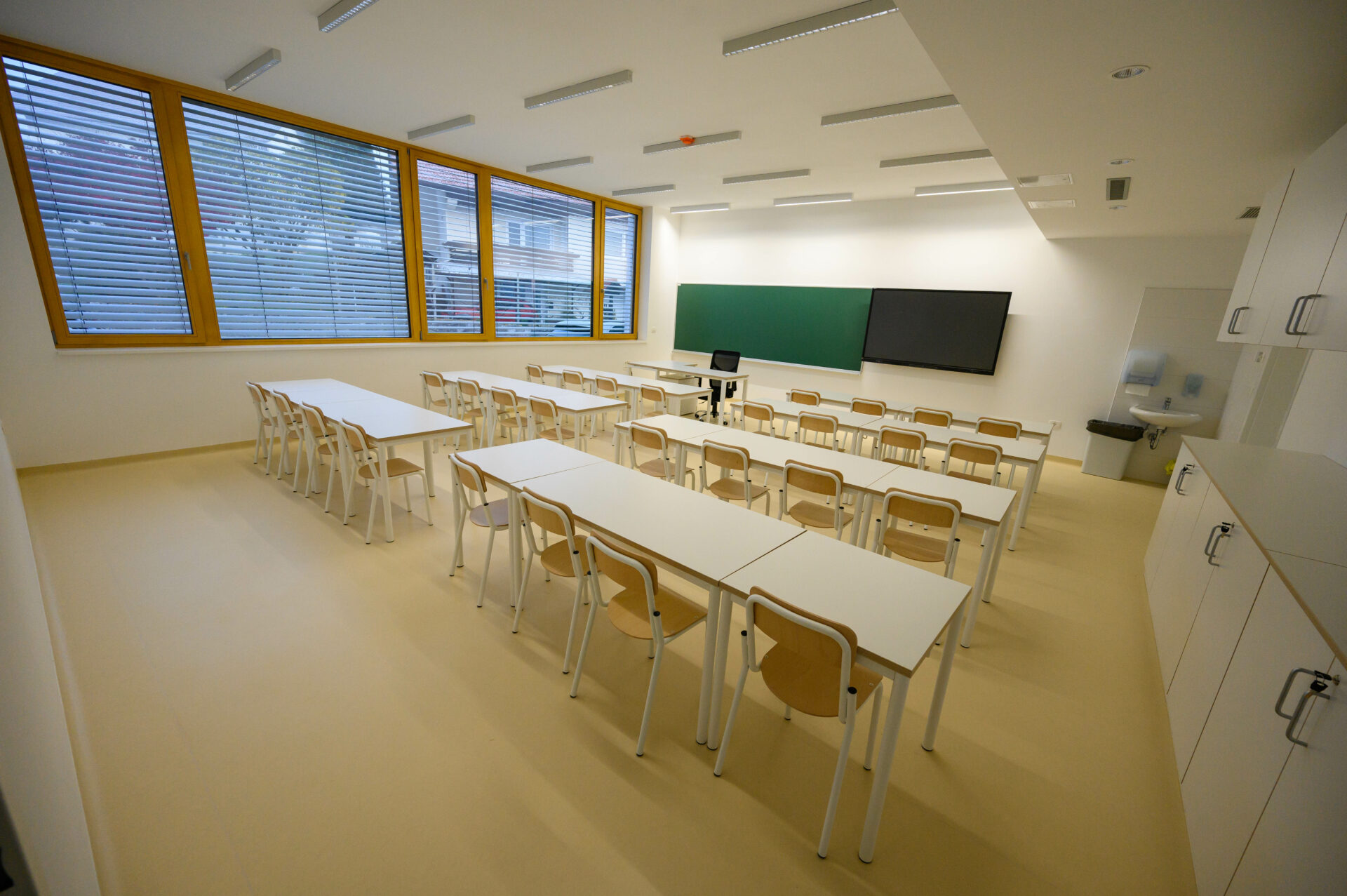 Učenci šentviške šole že v novih učilnicah sodobno opremljenega prizidka | Nova24TV