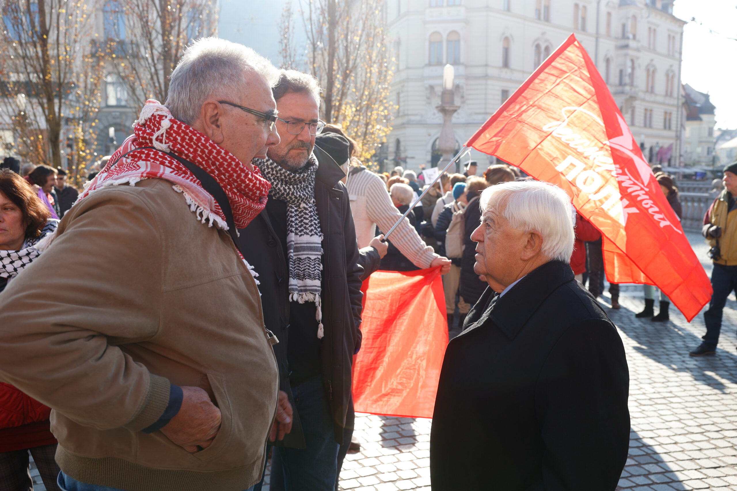 Rusofilija pod krinko mirovniškega shoda, kjer ni manjkal niti Kučan ...