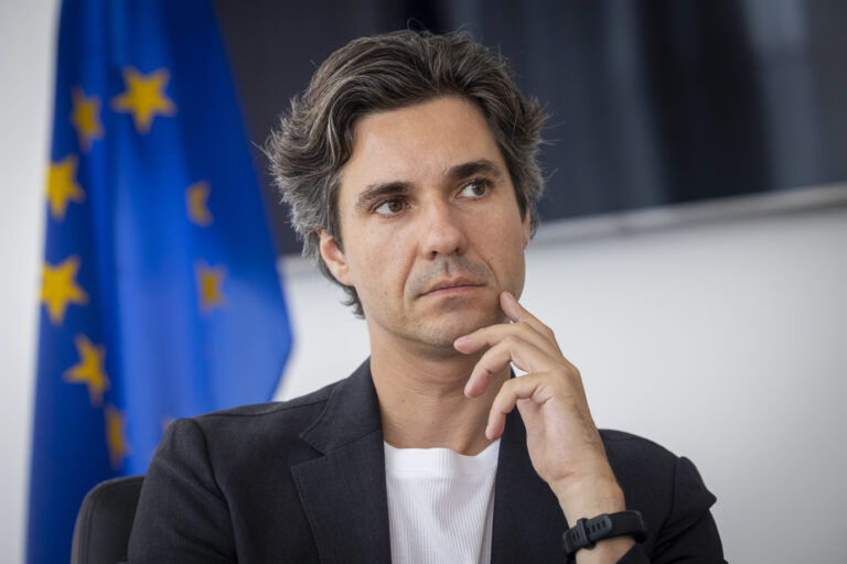 Luka Mesec jo je zagodel Eugeniji Carl – s pravico do odklopa | Nova24TV