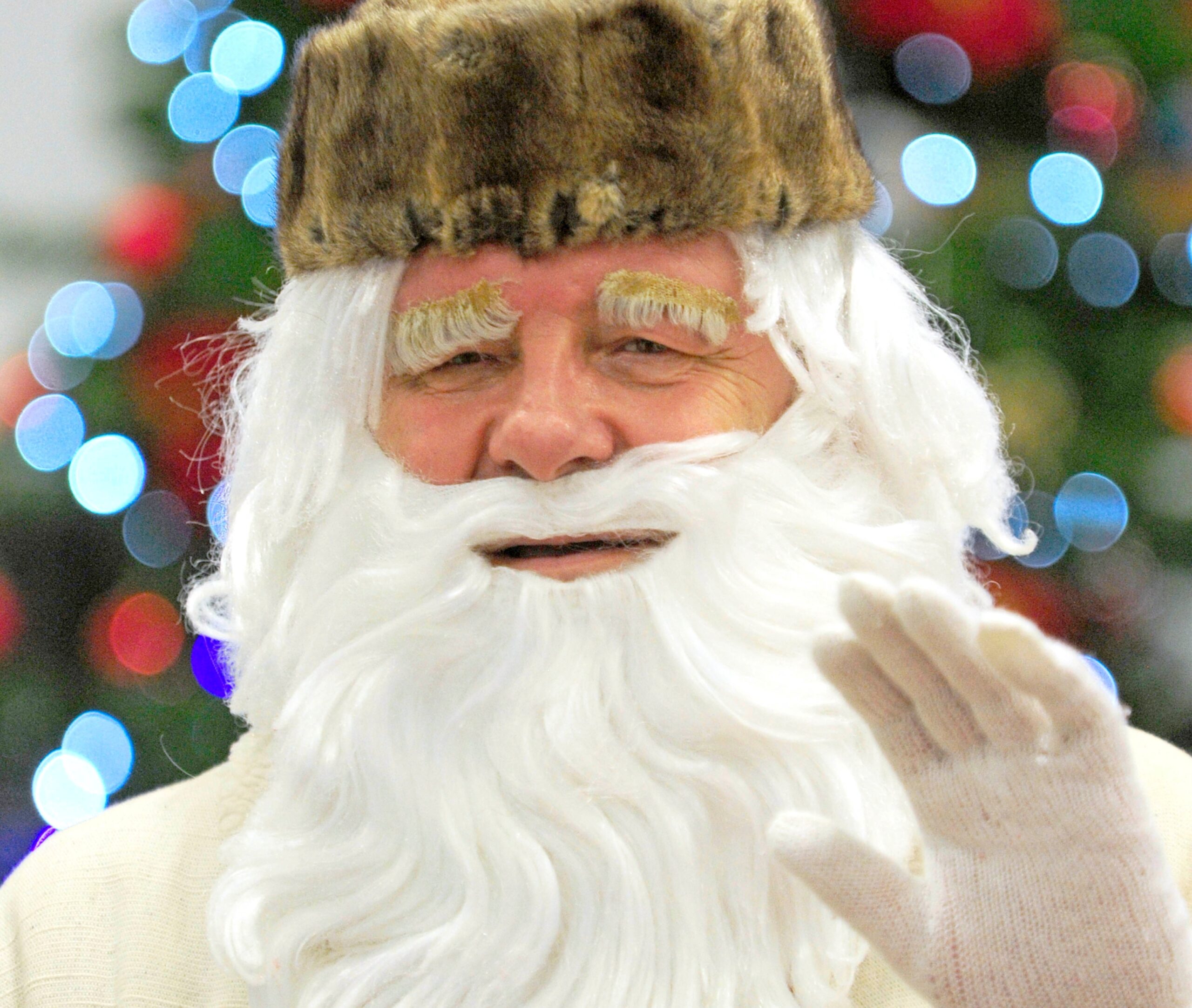 Za poslanca krščanske stranke dedek Mraz v hramu demokracije ne ...