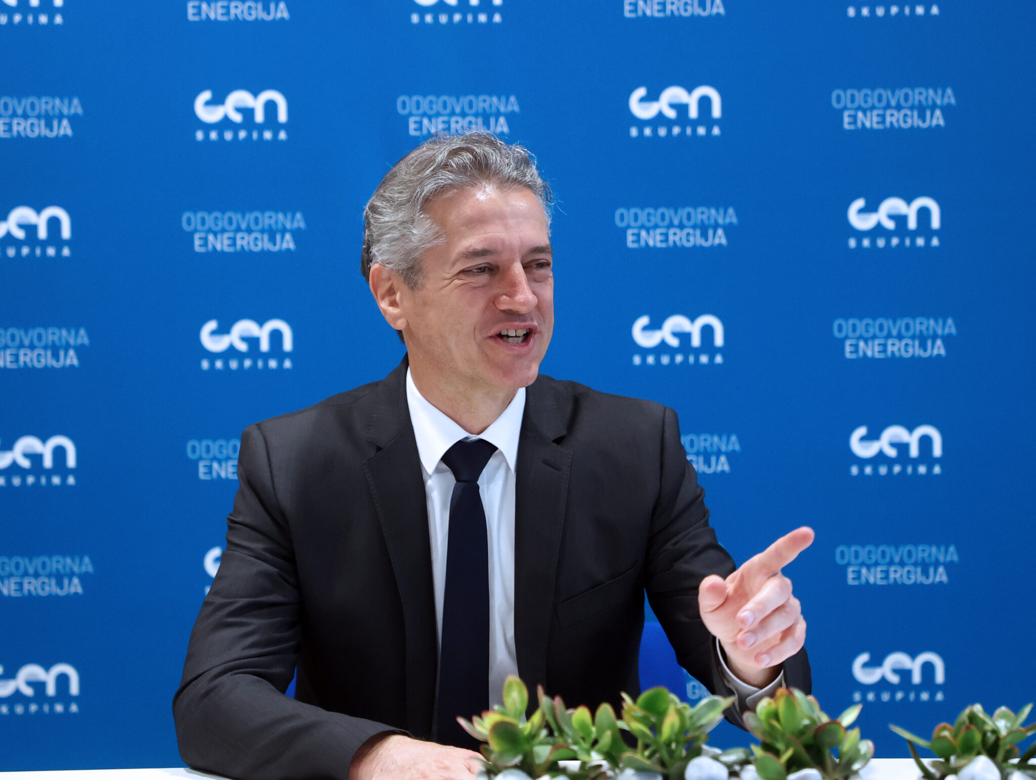 Bo Golob upal pojasniti kar 20-milijonsko nakazilo iz Gen-I neznani ...