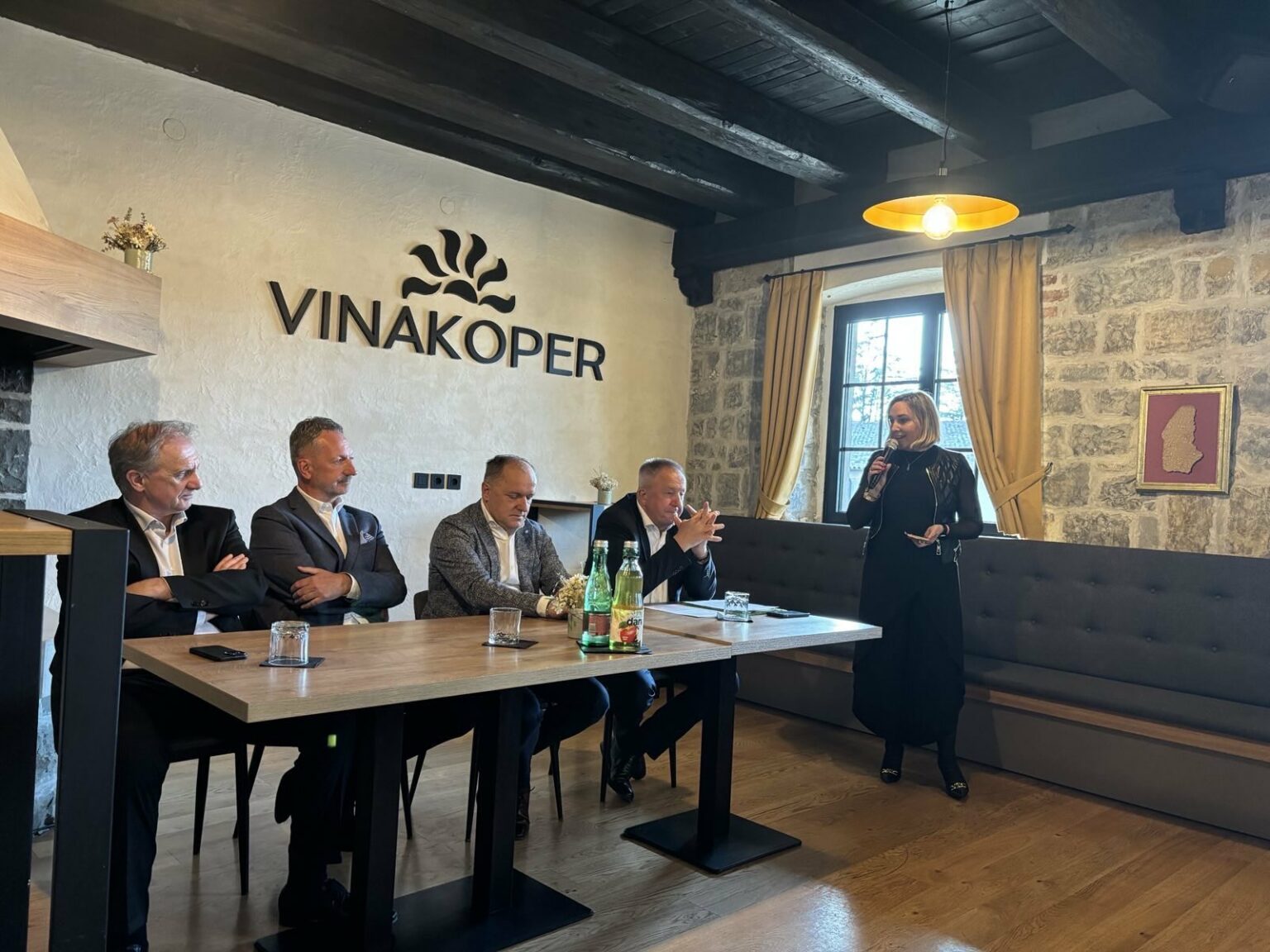 “Slovenija ima le en motor – gospodarstvo, in ta motor se duši,” je ...