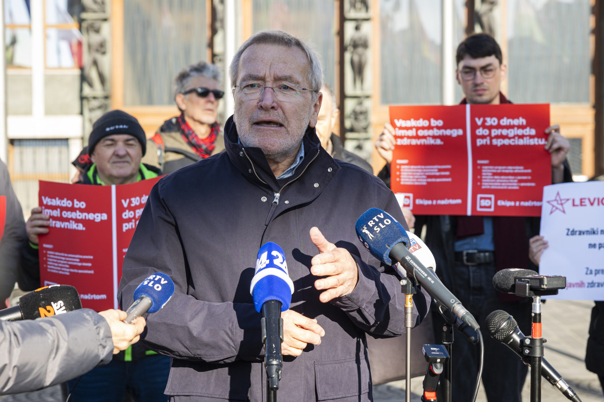 Keber bi zaposlene dodatno obremenil, prizanesel ne bi niti upokojencem! | Nova24TV