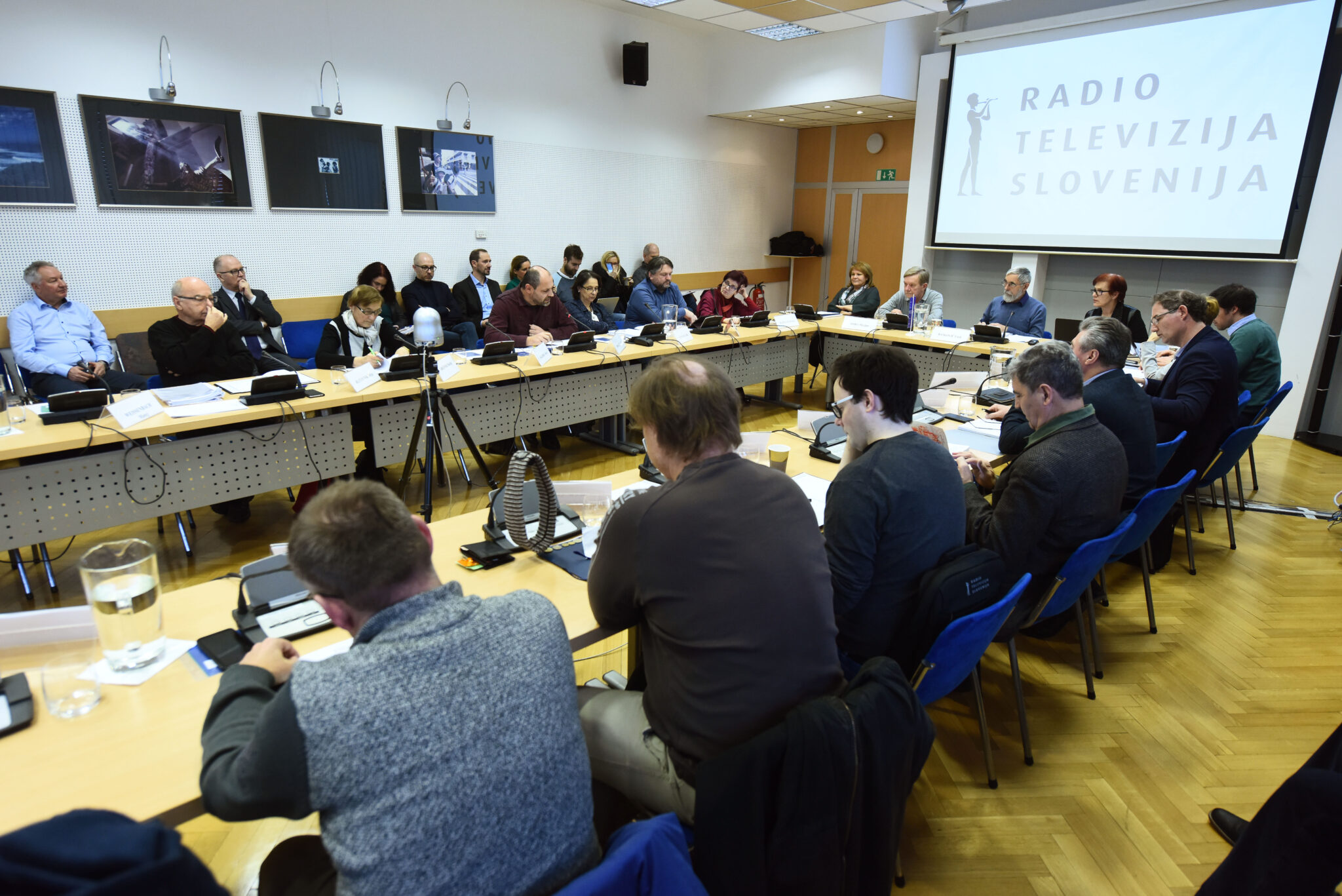 Jama brez dna: Svet RTV izsiljuje ponovni dvig RTV prispevka! | Nova24TV