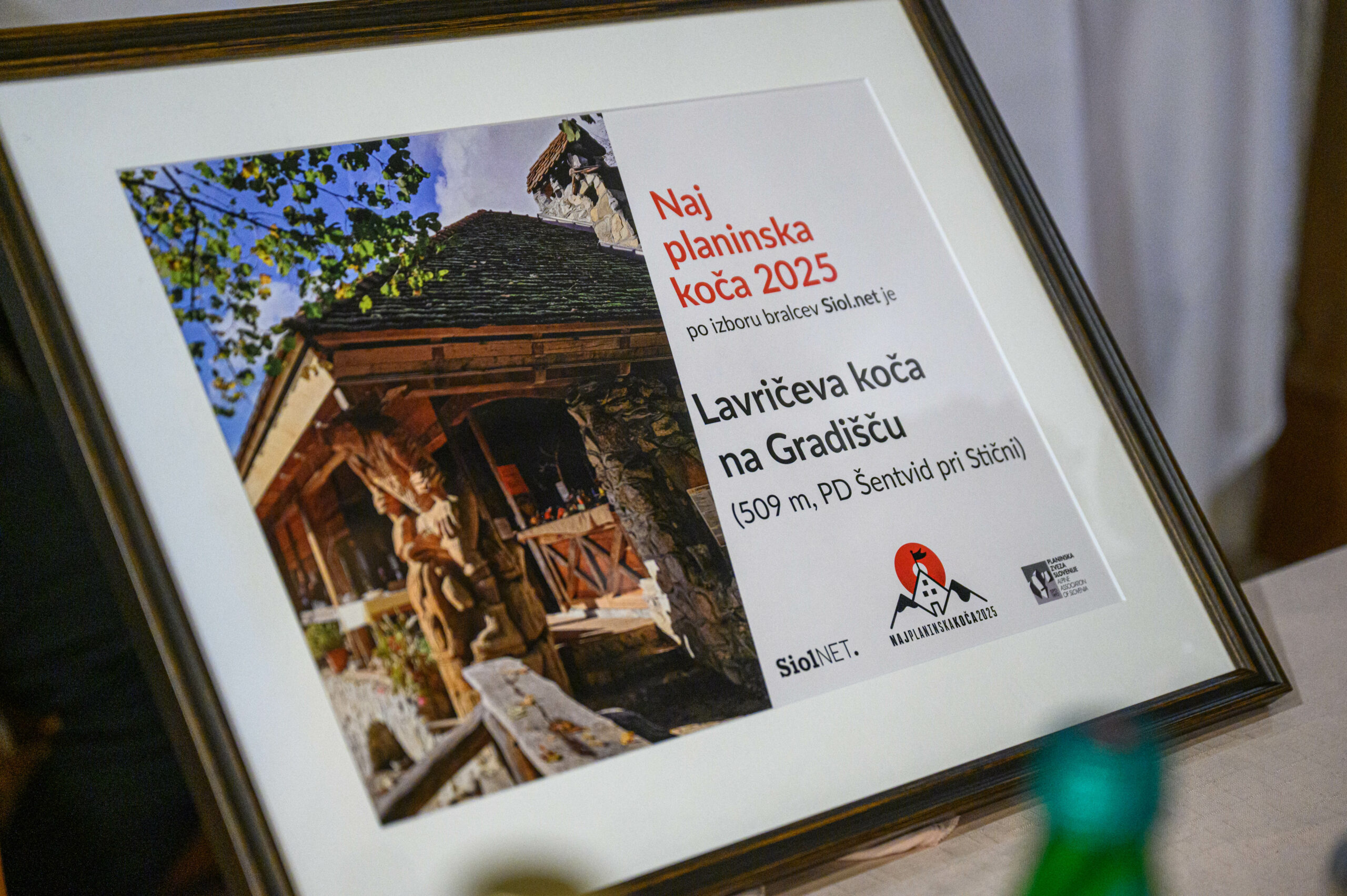 Lavričevi koči plaketa za naj planinsko kočo 2025 | Nova24TV