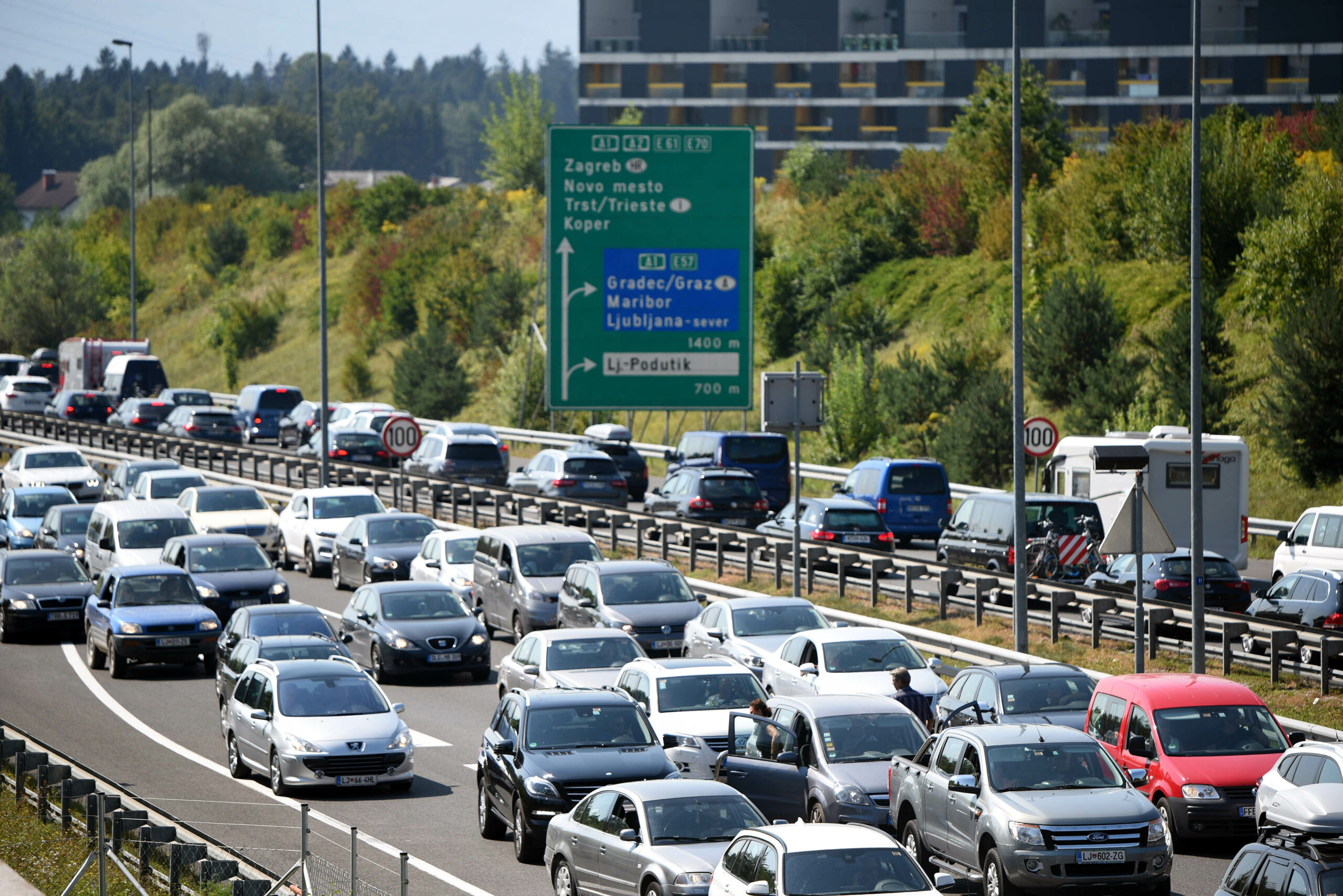 Zastoji na slovenskih avtocestah povzročajo veliko gospodarsko škodo | Nova24TV
