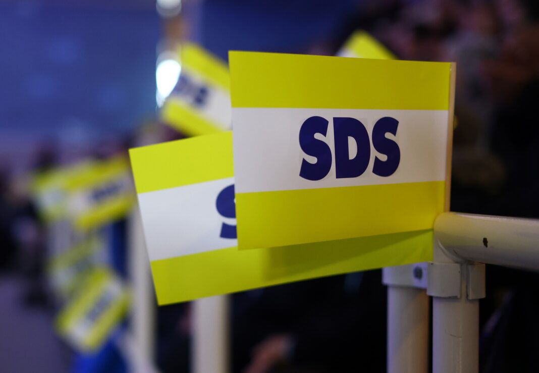 [Anketa] Slovenska demokratska stranka daleč pred vsemi | Nova24TV