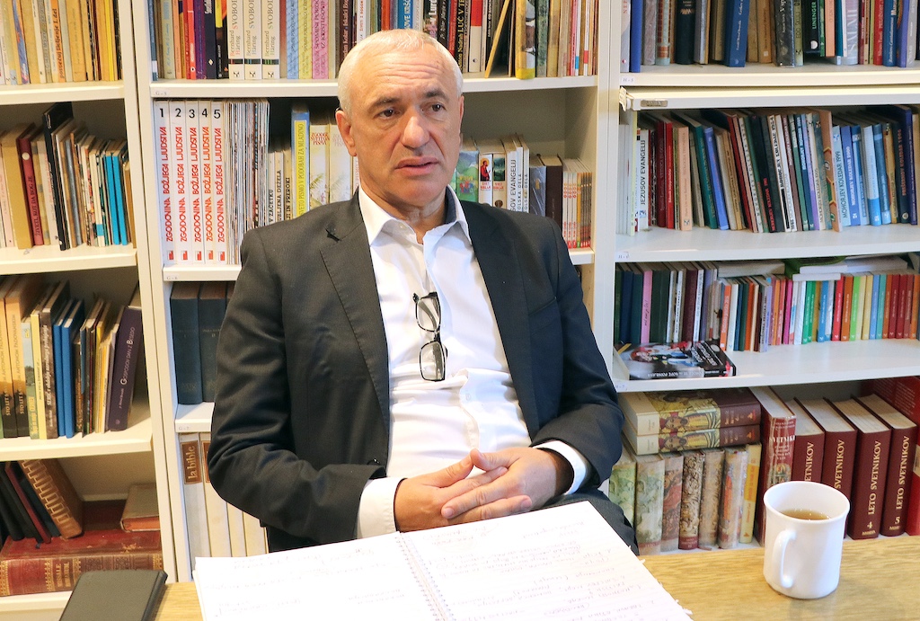 Dr. Alfons Žibert: Zdi se mi deviantno, da se sploh pogovarjamo, kako ...