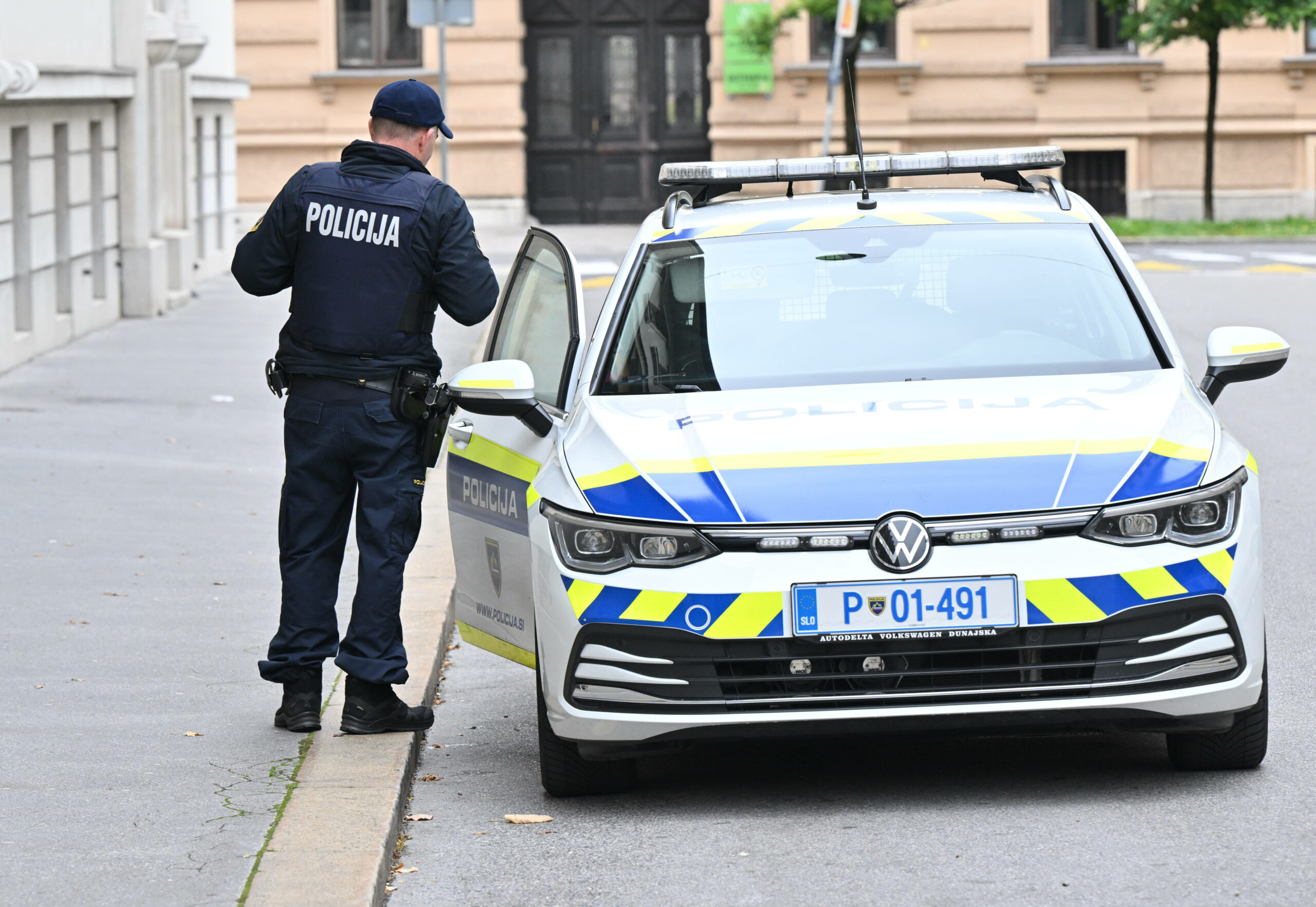 Zakaj je Golob iz smernic Policije izbrisal ukrepe proti kriminalu ...
