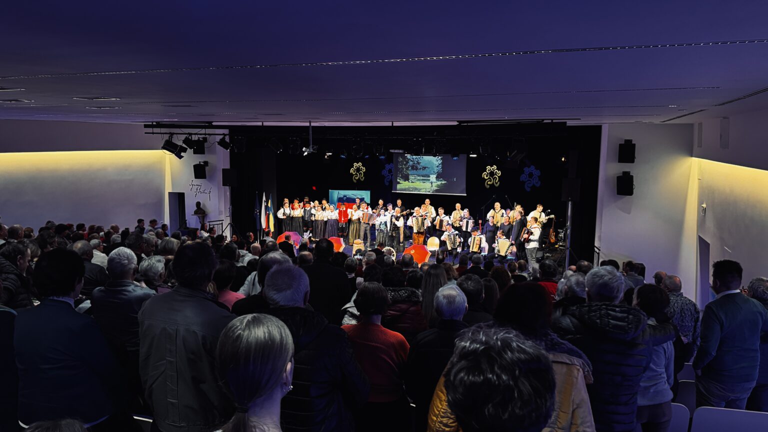 [Foto] Prvi koncert ‘Slovenija v srcu’ navdušil ljubitelje slovenske ...