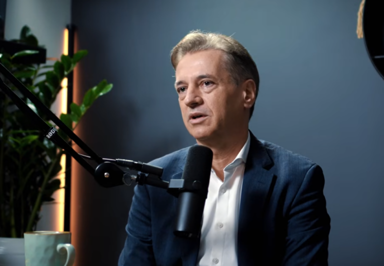 Golob je končno priznal, da se pretvarja in govori to, kar ljudje ...