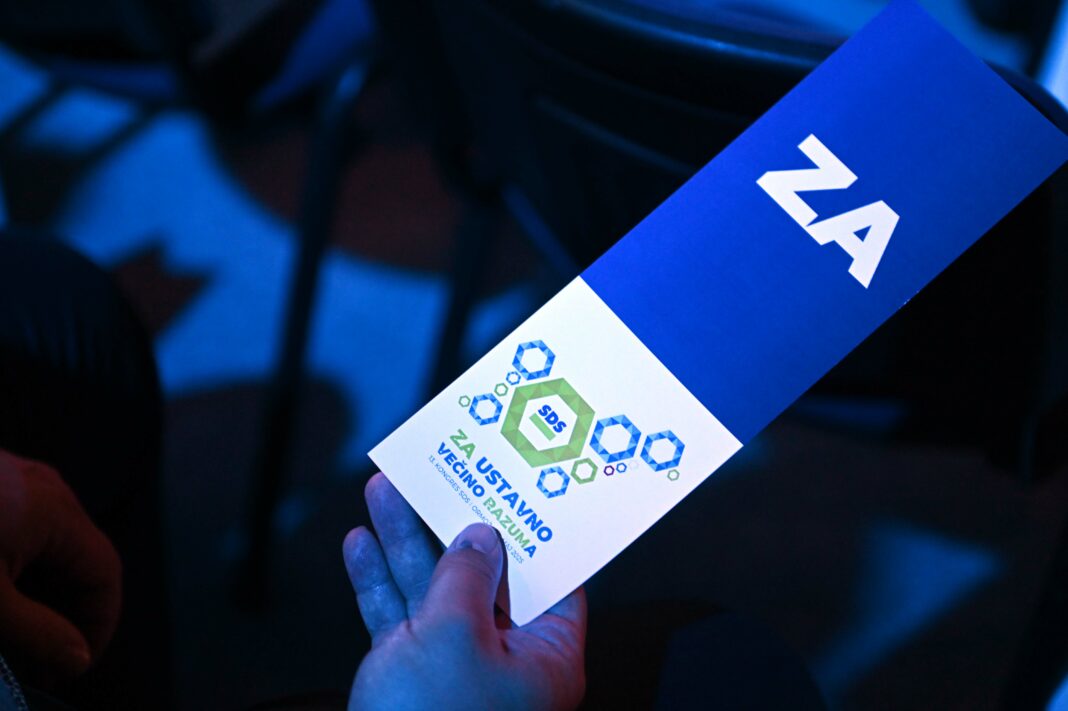 [Anketa] SDS povečuje vodstvo pred zasledovalci | Nova24TV